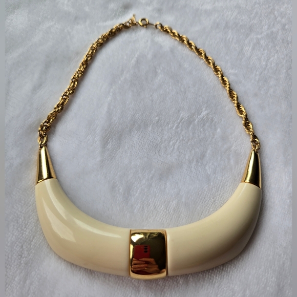Trifari | Jewelry | Vintage 96 Crown Trifari Shakira Lucite Gold Tone ...